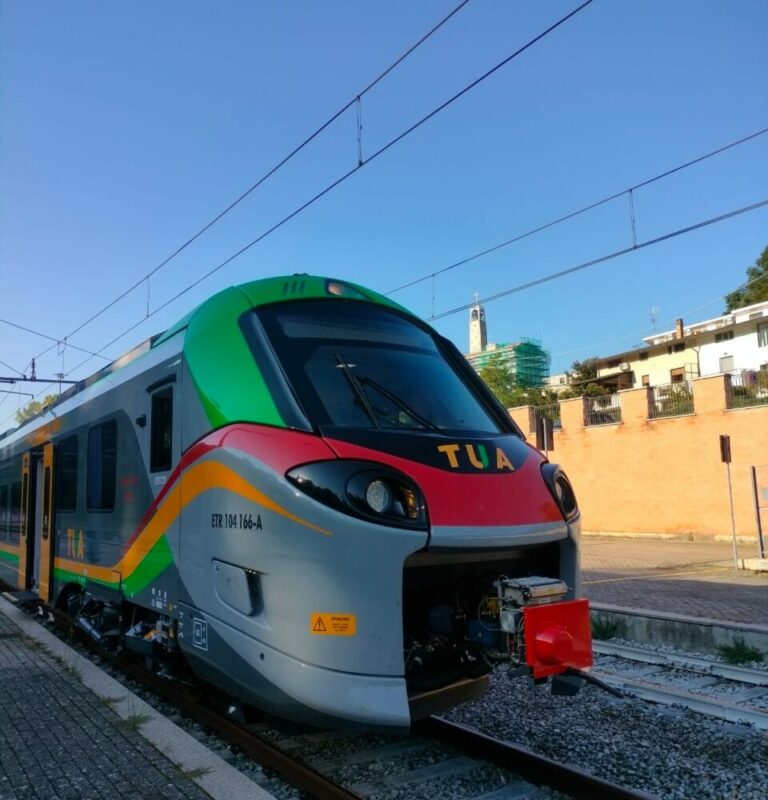 Treno Tua Pescara–Ancona, esordio positivo : 170 passeggeri nel viaggio ...